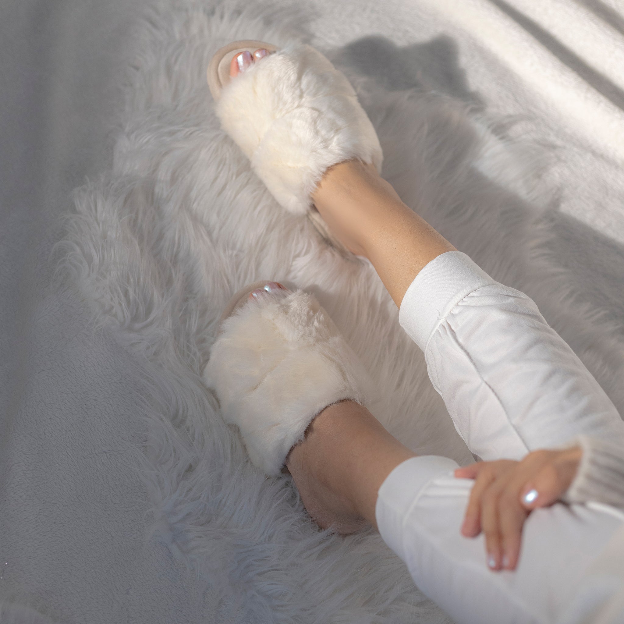 Fluffy Open Toe Slippers - White - Hatchill